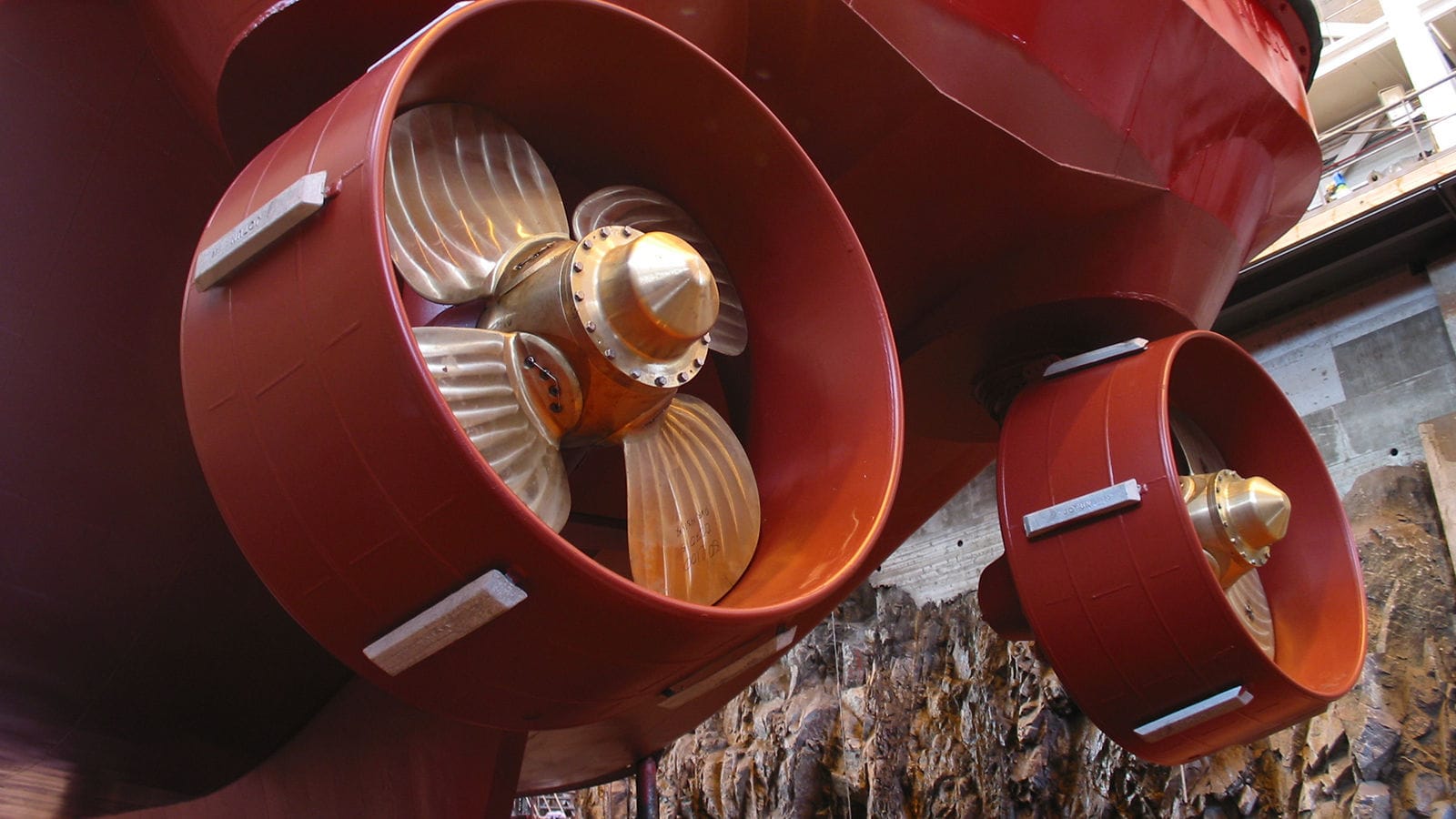 Propulseur azimutal - Brunvoll - pour bateau / Z-drive / L-drive