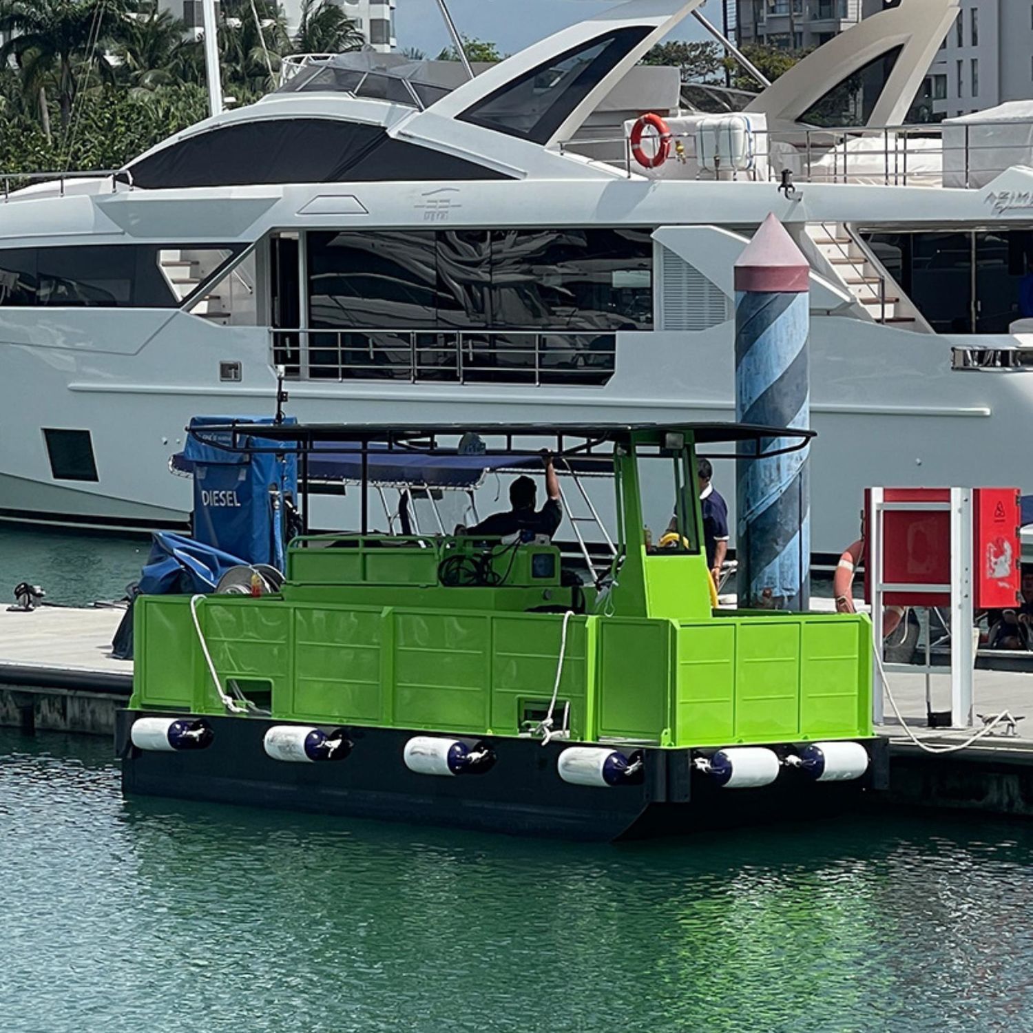 Barge de pompage des eaux usées - CENTURION 18 - Five Aluminium Boat and Engineering Pte Ltd ...