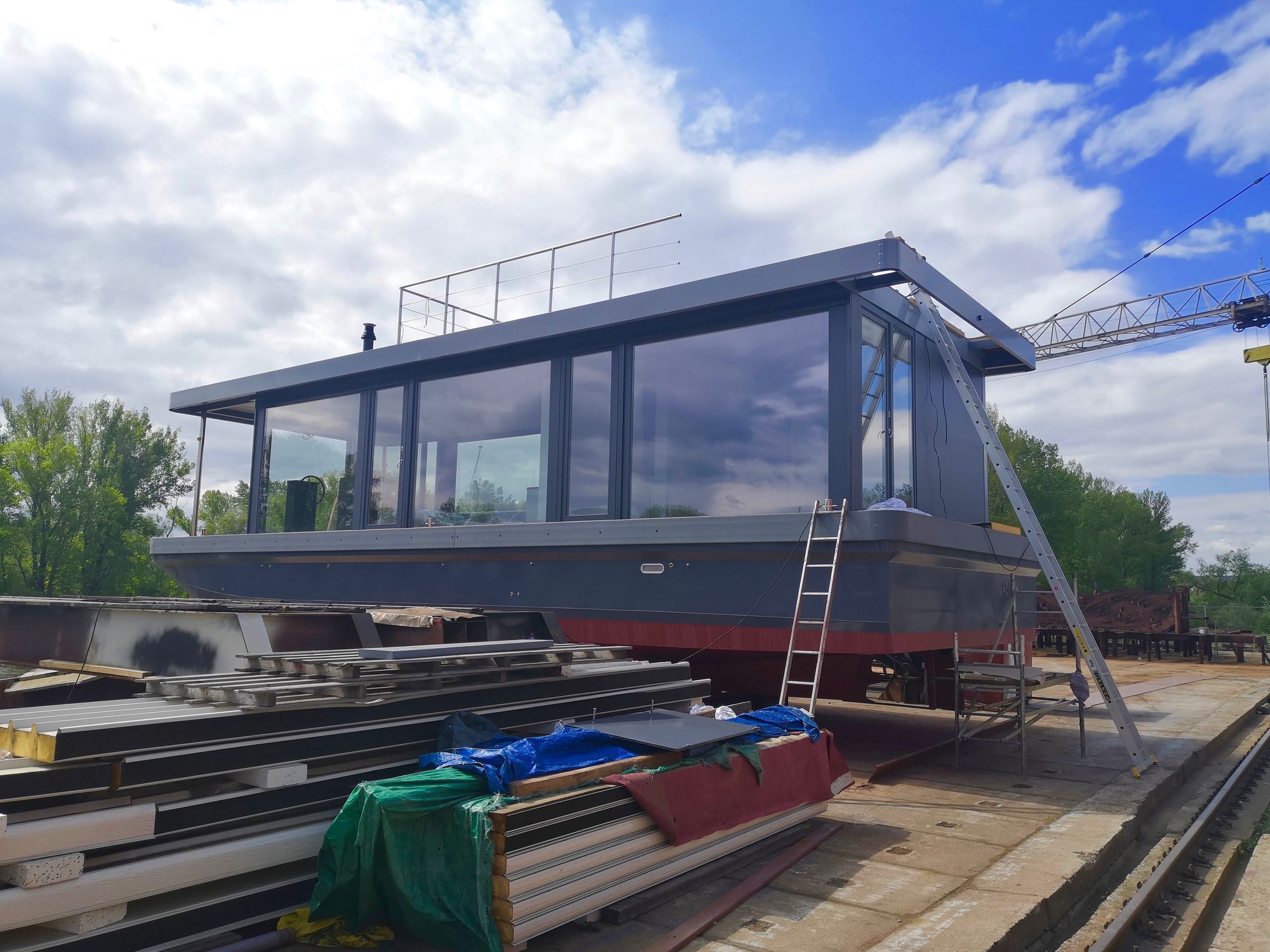 Bateau maison in-bord - BARKMET BOATS - hors-bord / électro-solaire ...