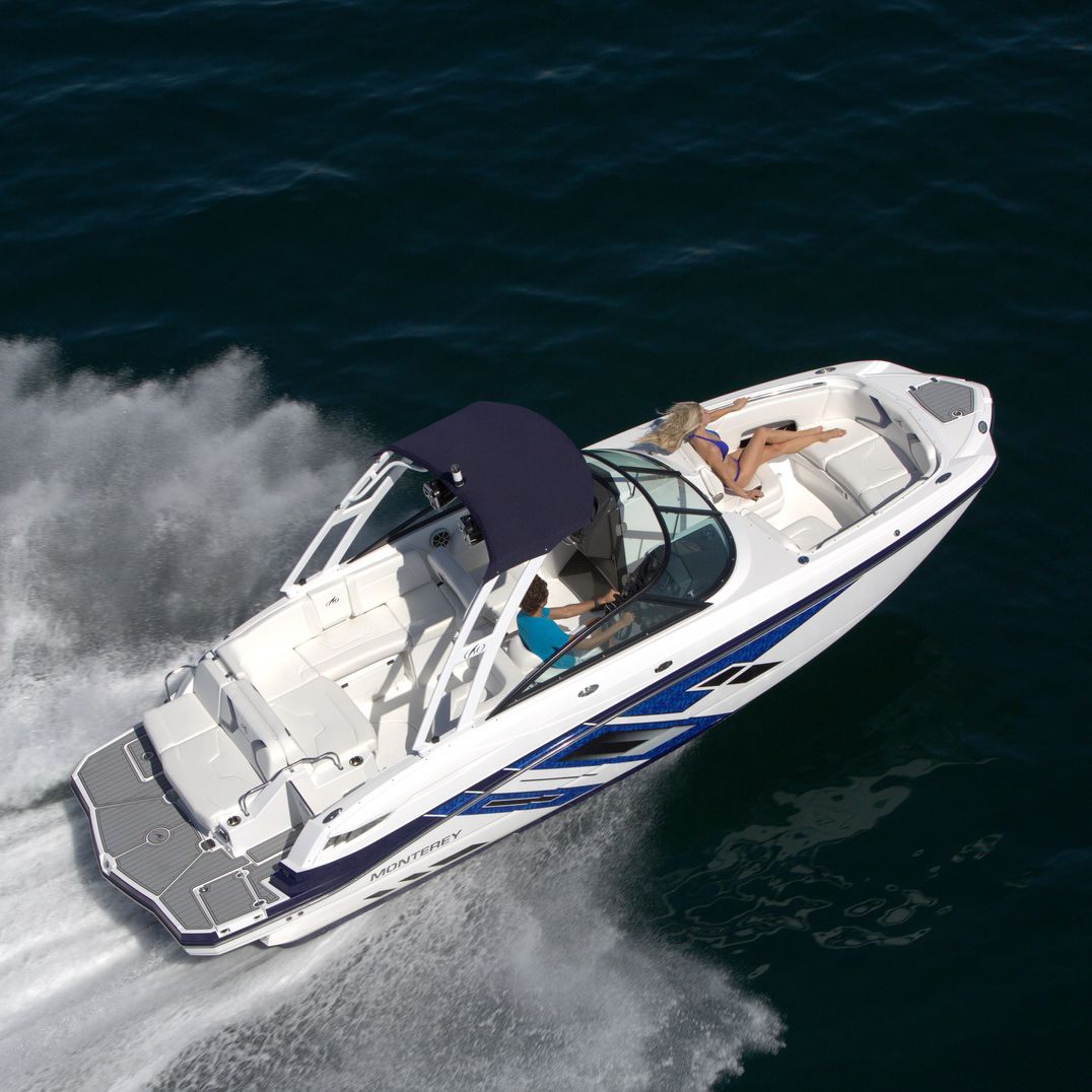 Runabout in-bord - M6 - Monterey Boats - à double console / bow-rider ...