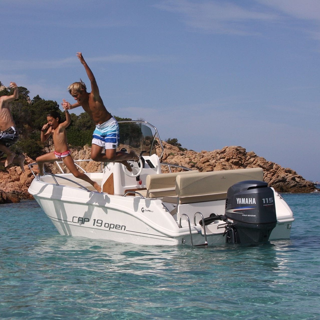 Coque open hors-bord - CAP 19 - Capelli - à console centrale / de ski ...