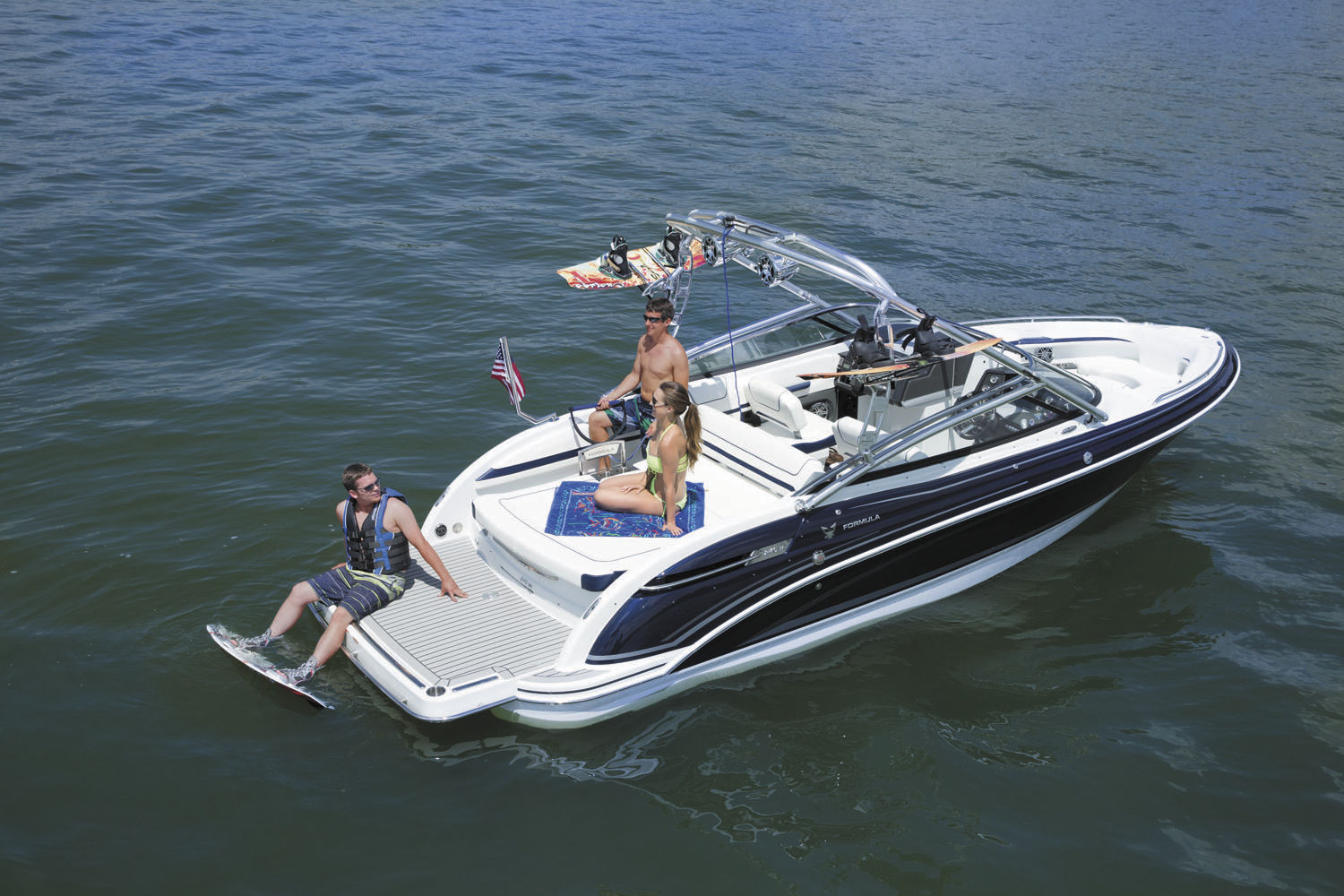 Runabout in-bord - 240 - Formula - à double console / bow-rider / open