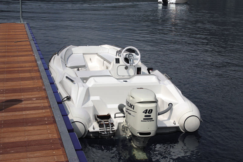 Bateau pneumatique in-bord / semi-rigide / à console latérale / annexe ...