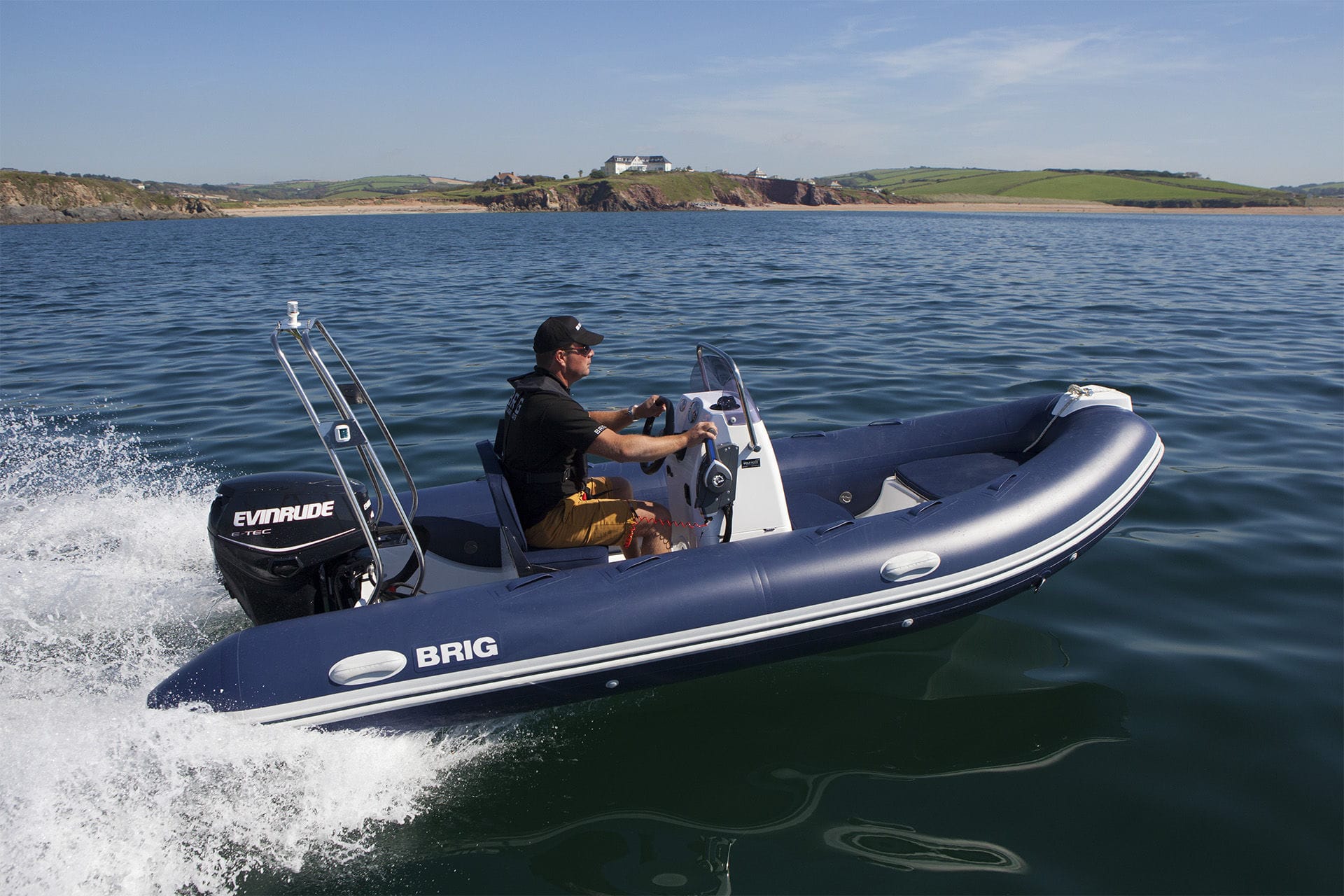 Bateau pneumatique hors-bord / semi-rigide / à console centrale / à ...