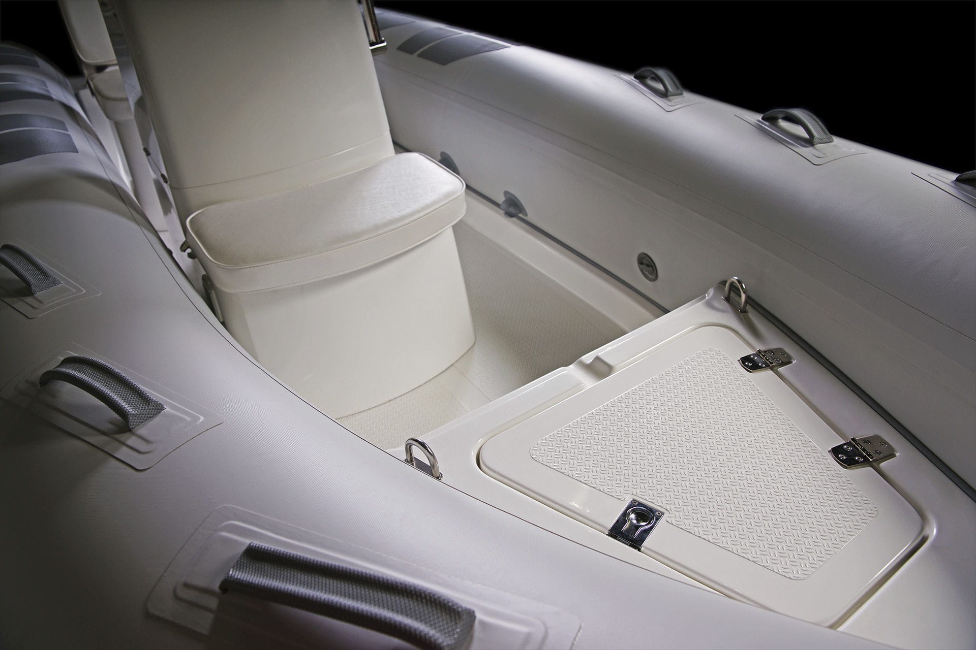 Bateau pneumatique hors-bord / semi-rigide / à console centrale / à ...