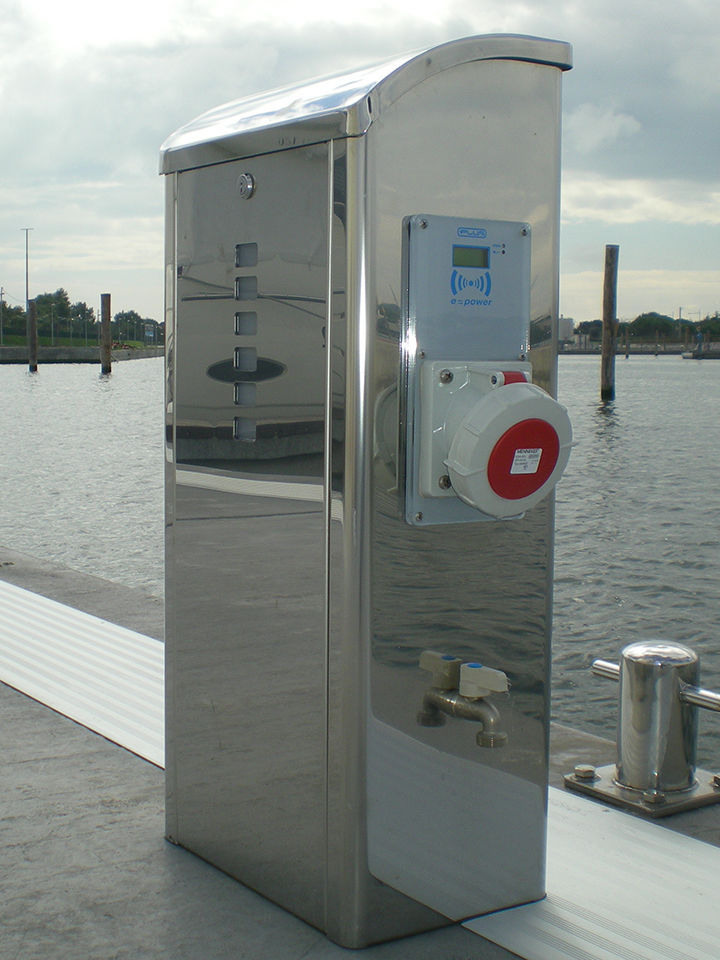 Borne avec éclairage intégré - S700-XL - Plus Marine - de distribution ...