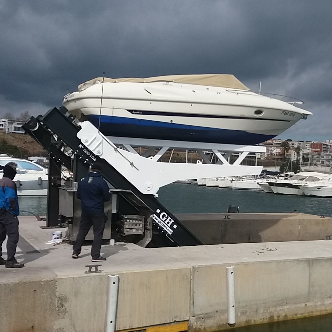 Ascenseur à bateaux - GH Cranes & Components - monté sur ponton
