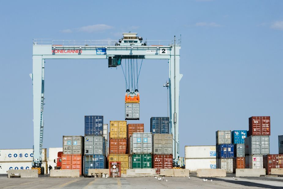 Portique de stockage de conteneurs sur pneus - RTG - Konecranes ...