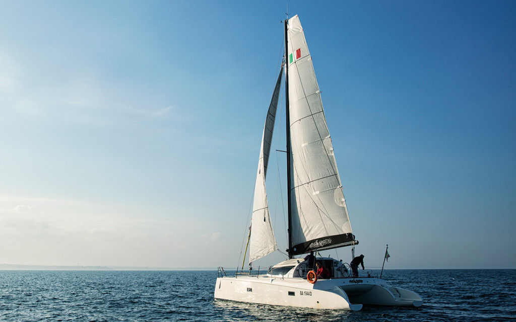 Catamaran / de course-croisière / cockpit ouvert / en carbone - LH 37 ...