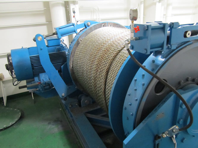 Treuil d'amarrage - C.M.T - pour navire / de remorquage / pour ...