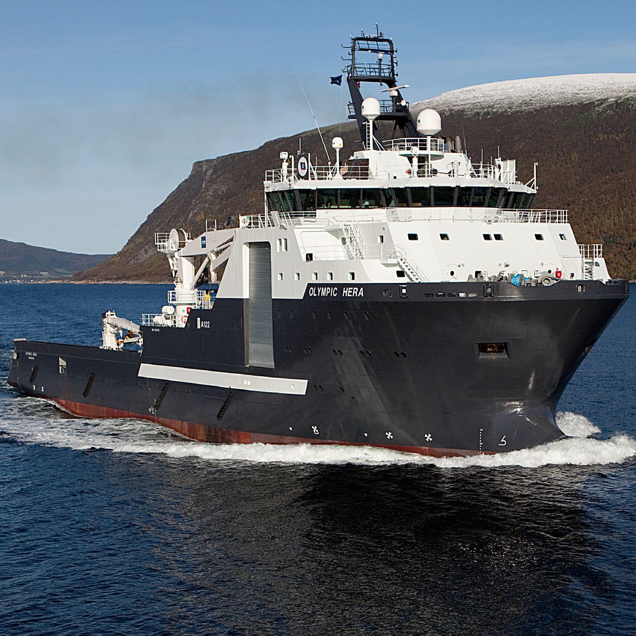 Navire de service offshore remorqueur manoeuvreur d'ancres - AHT ...