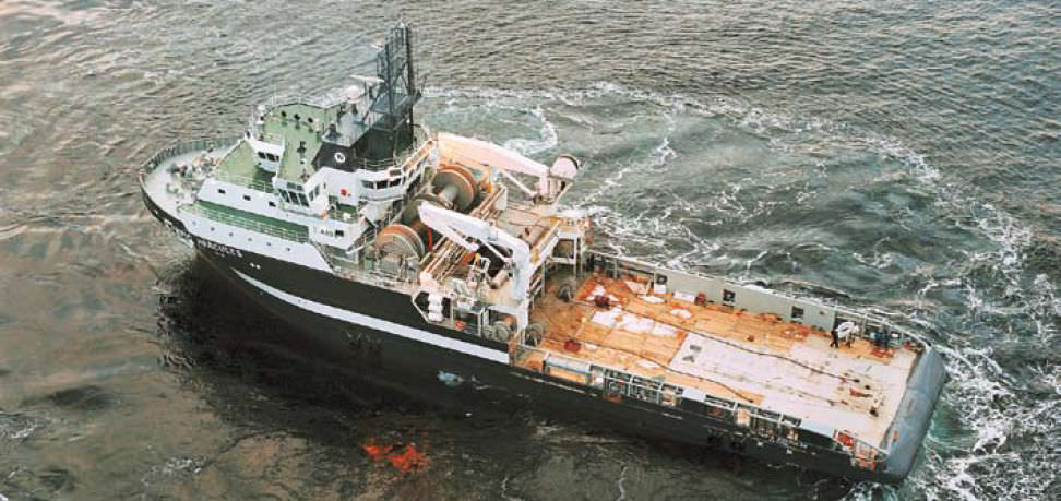 Navire de service offshore remorqueur manoeuvreur d'ancres - AHT ...