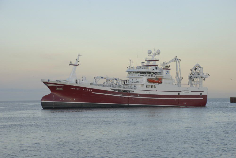 Navire de pêche professionnelle chalutier - HAUGAGUT - Karstensens ...