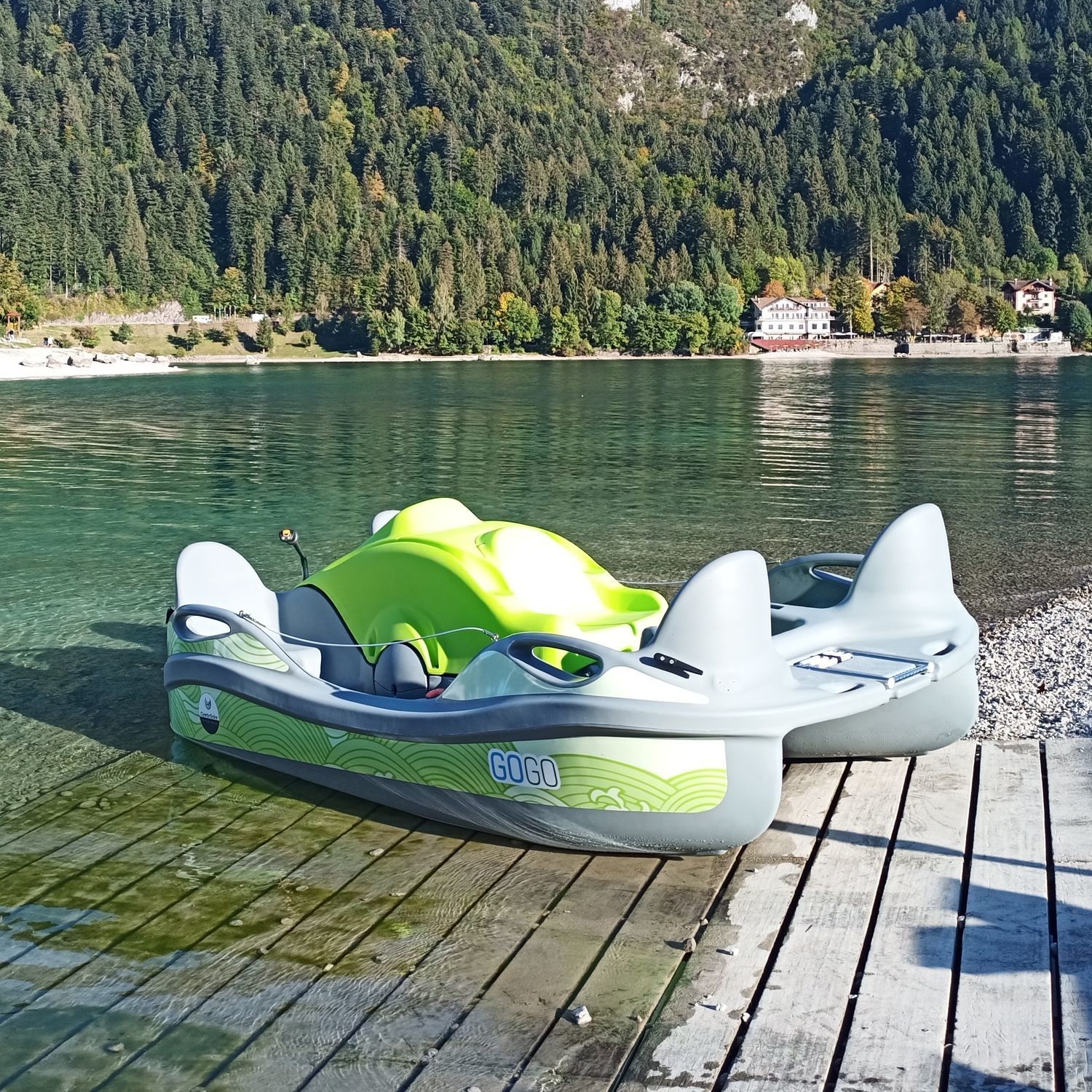 Bateau à pédales 5 places - Gogo Smart - GARDASOLAR SRL - multicolore ...