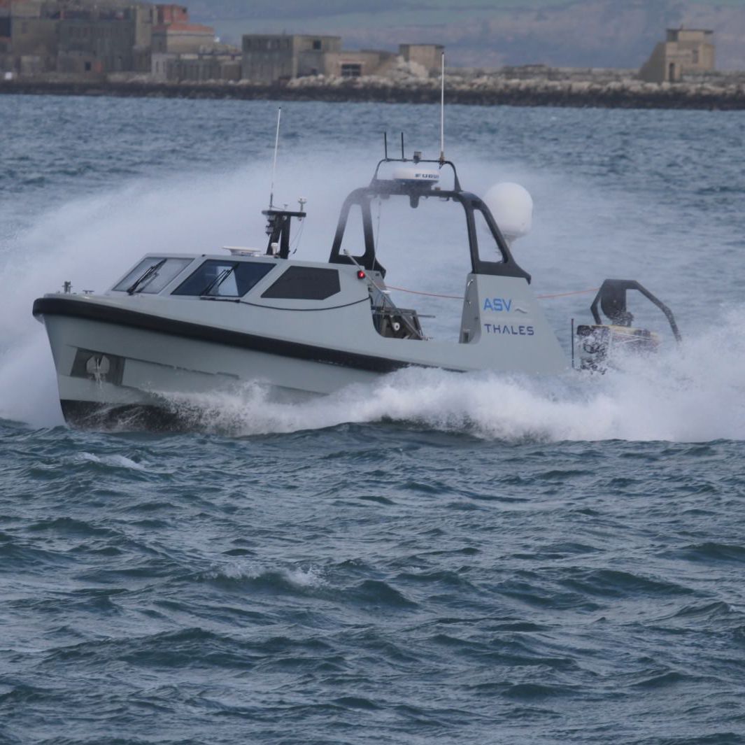 Drone marin de surveillance - C-Sweep - Autonomous Surface Vehicles, UK ...