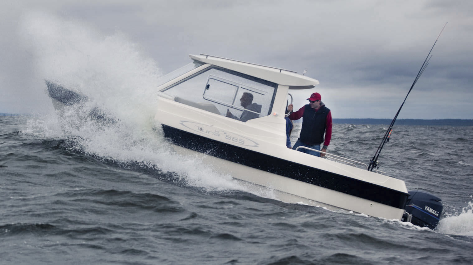 Cabin-cruiser hors-bord - Tuna 665 PilotHouse - Admiral Boats S.A ...