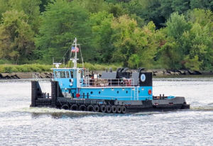 Bateau professionnel remorqueur - Nicole Mairead - Donjon Marine - diesel