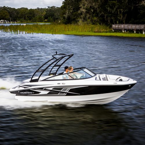 Runabout in-bord - M-20 - Monterey Boats - à double console / bow-rider ...