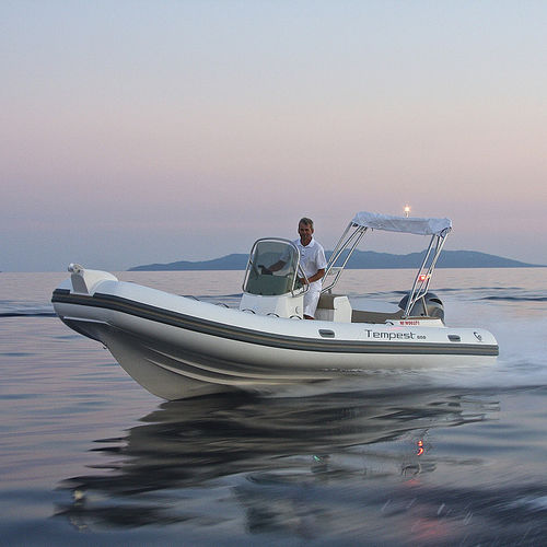 Bateau pneumatique hors-bord - TEMPEST 650 - Capelli - semi-rigide / à ...